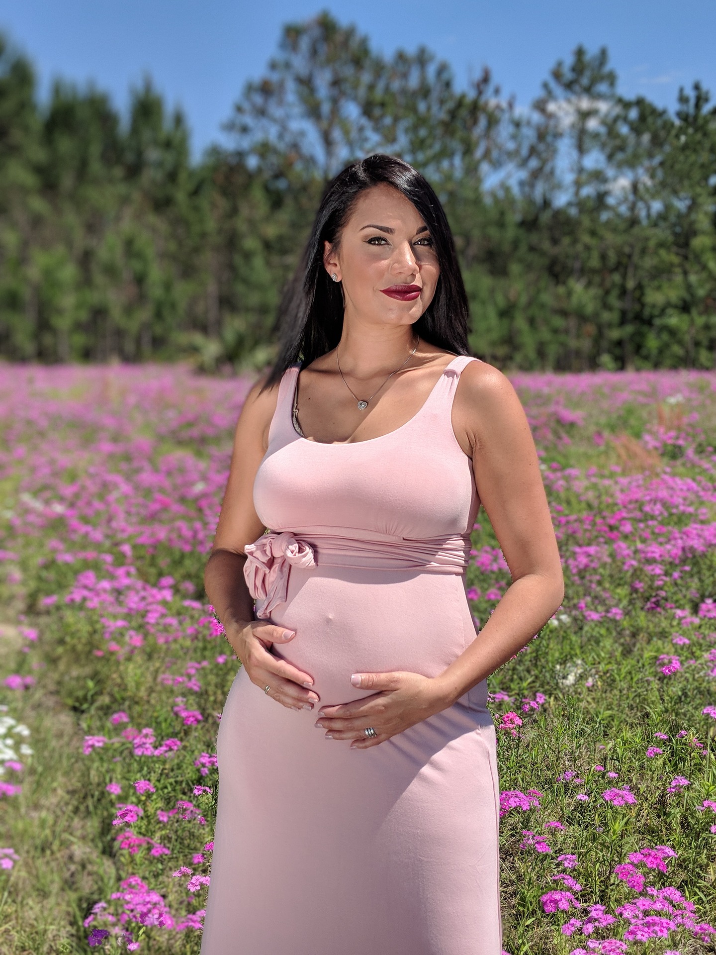 How To Choose The Best Maternity Party Dress: Considerations And Advice